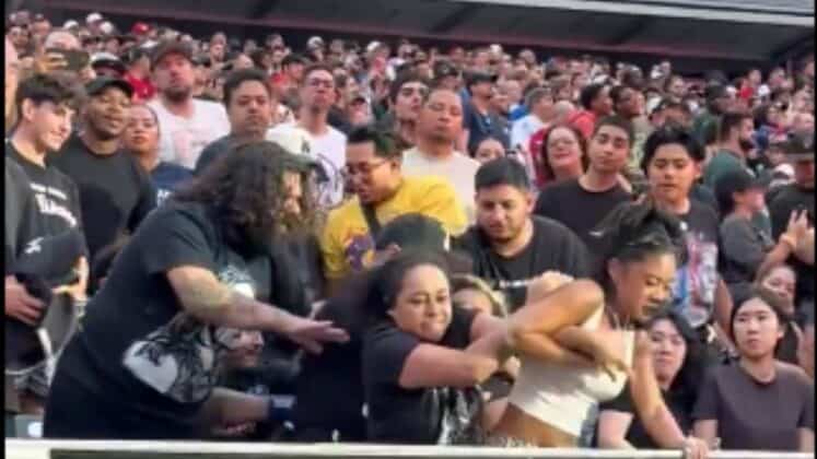 WATCH: There Was A Fight In The Crowd During WWE SummerSlam - Wrestling ...